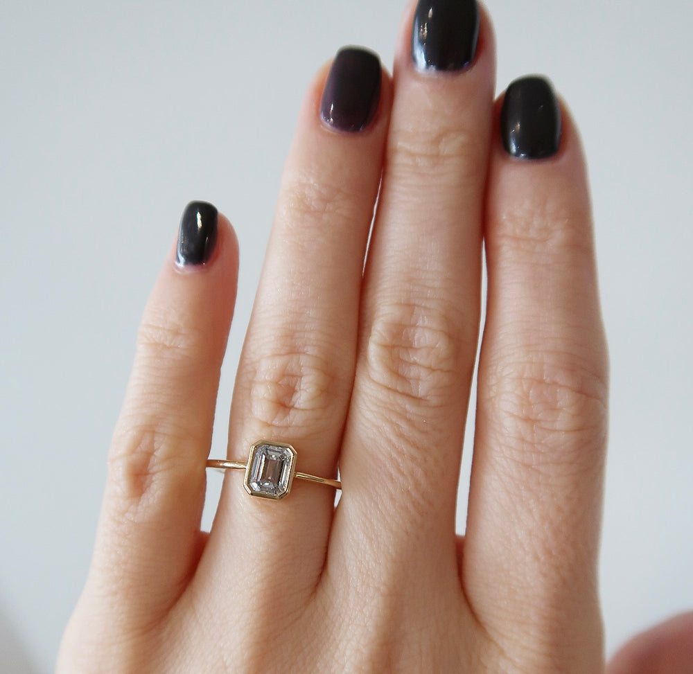 Best Emerald Bezel Cut Wedding Ring for Women | Ring Come True